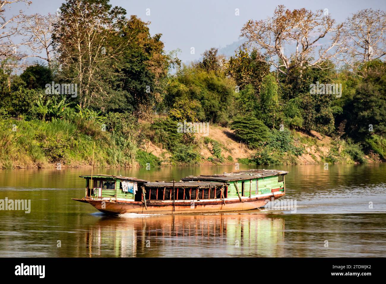Wooden boat on its way upstream on the Mekhong River, Ban Saeo ...