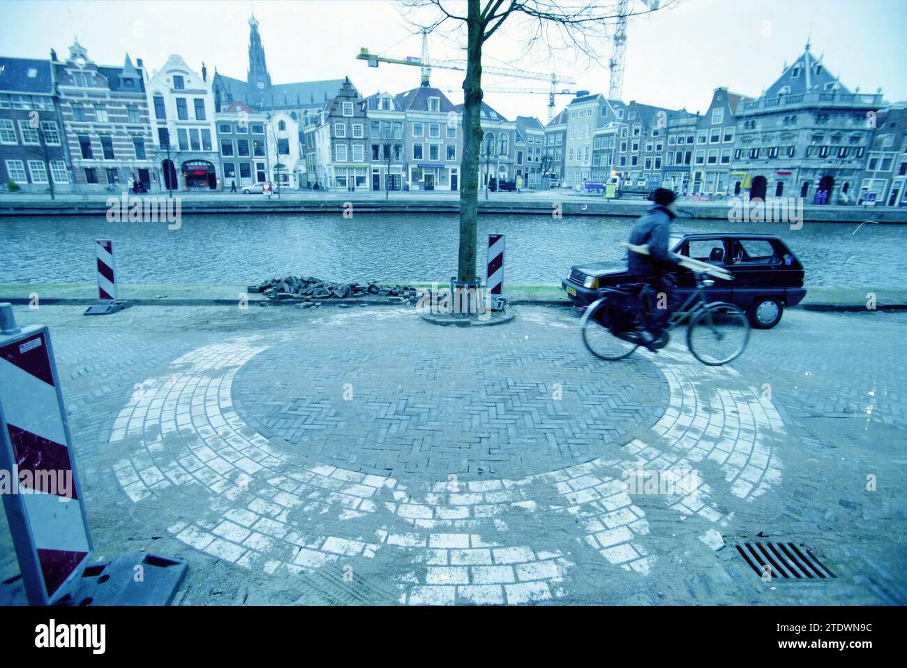 Pushpin speed bump hi-res stock photography and images - Alamy