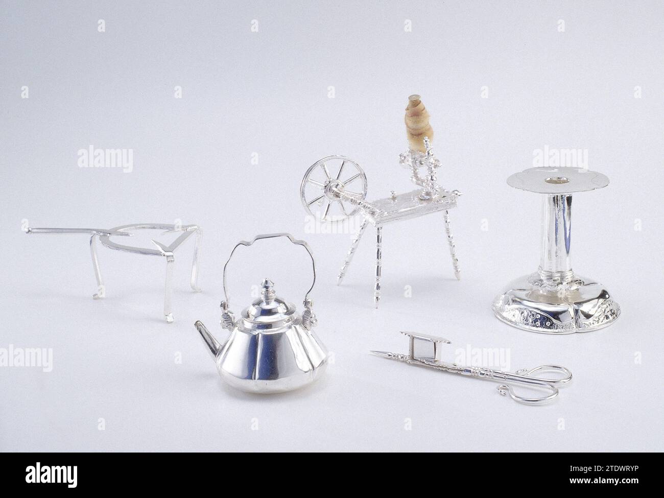Silver spinning wheel, Anonymous, 1675 - 1700 Silver spinning wheel, on ...