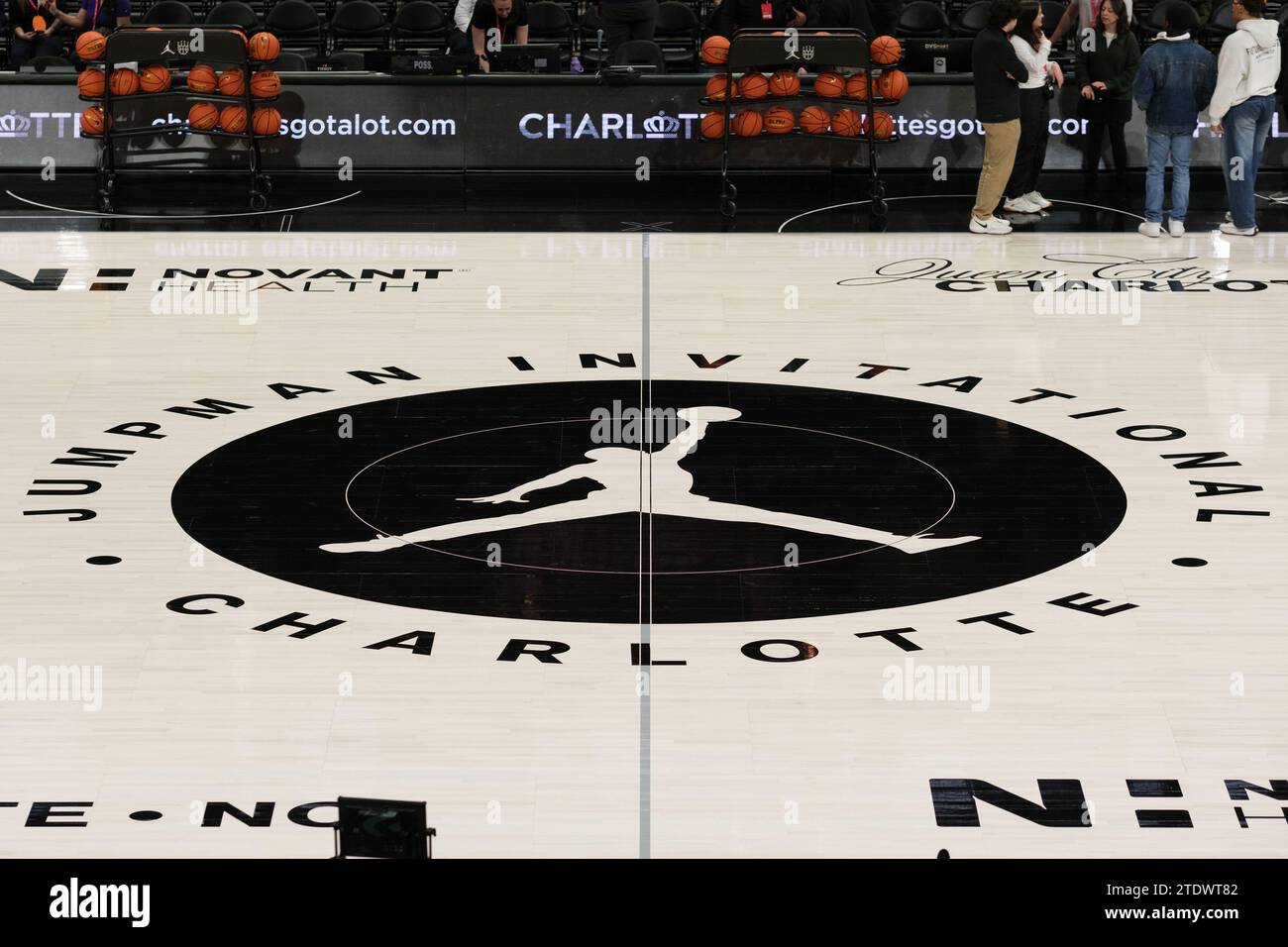 Jumpman logo hi-res stock photography and images - Alamy