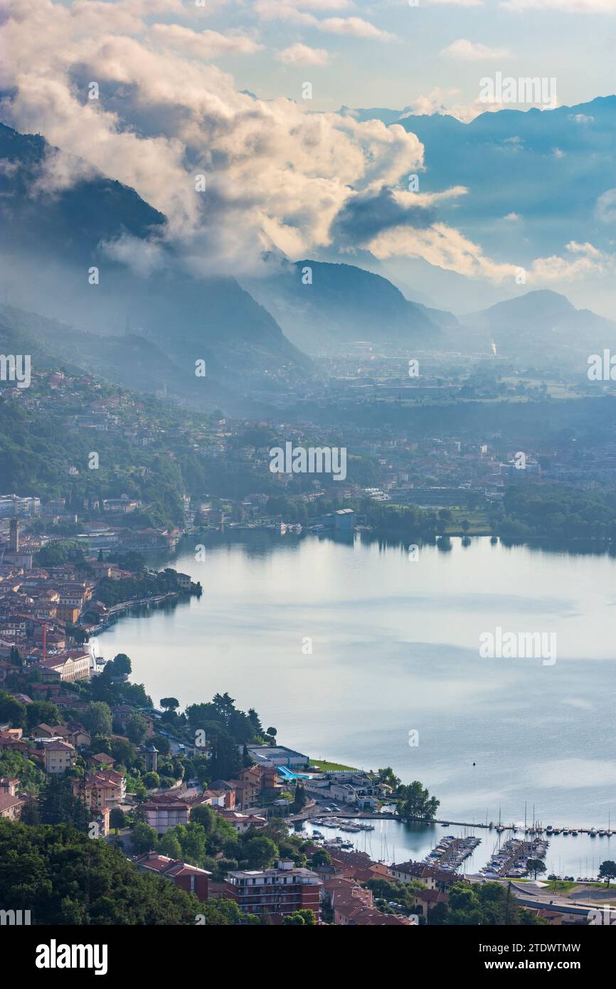 Lovere: Lago d'Iseo (Lake Iseo), town Lovere in Bergamo, Lombardia ...