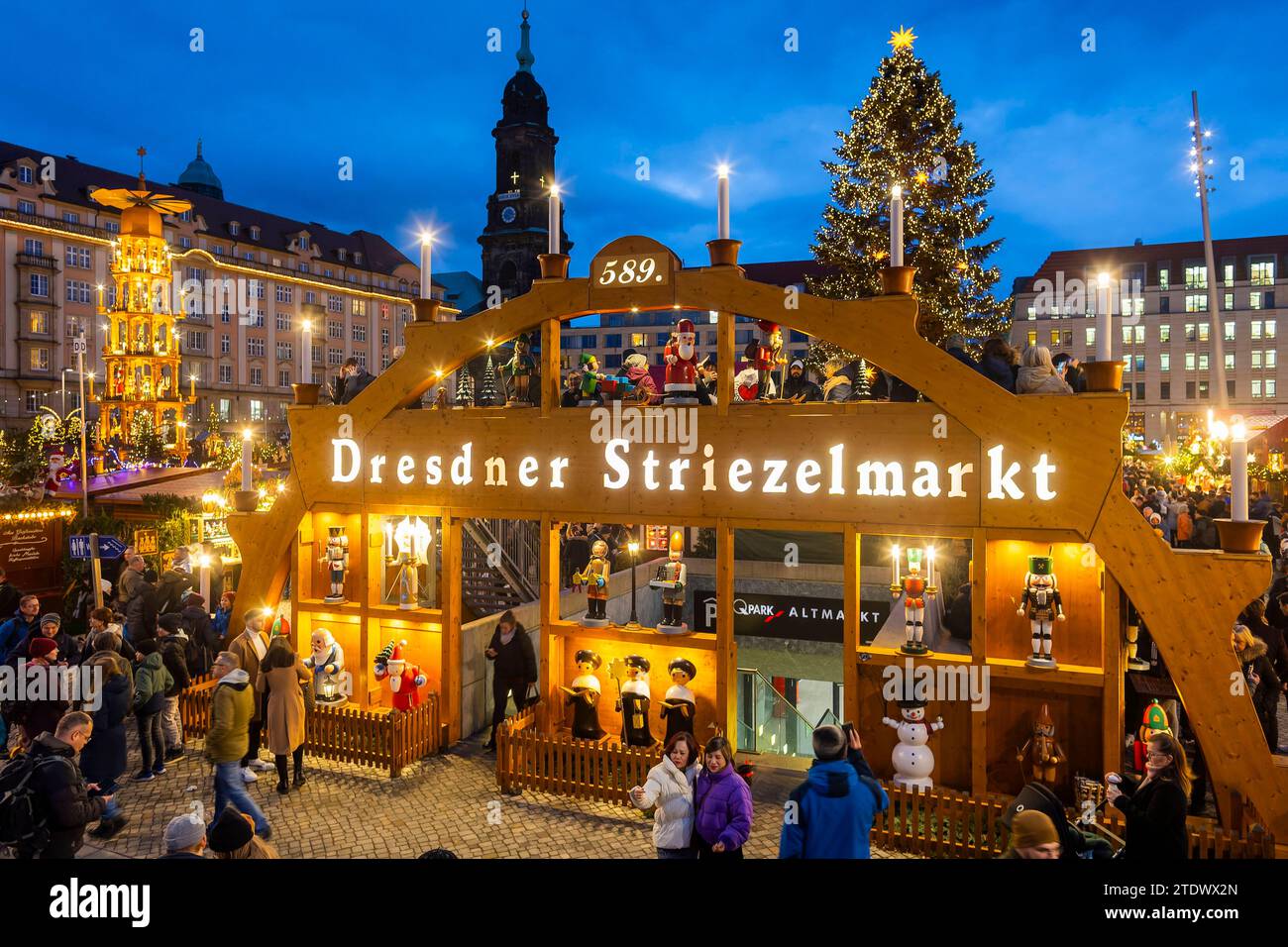 589. Dresdner Striezelmarkt Der Dresdner Striezelmarkt ist ein ...