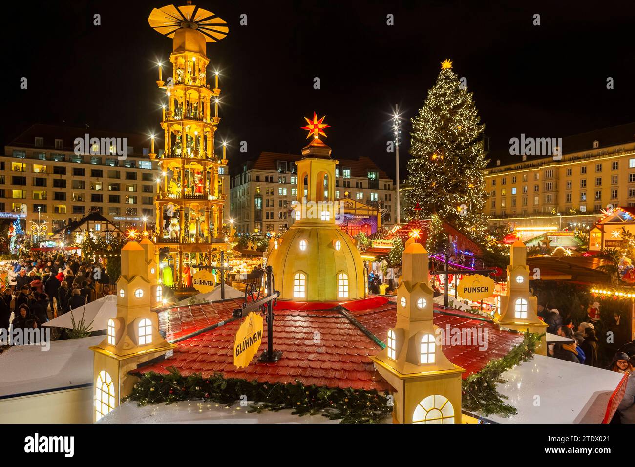 589. Dresdner Striezelmarkt Der Dresdner Striezelmarkt ist ein ...