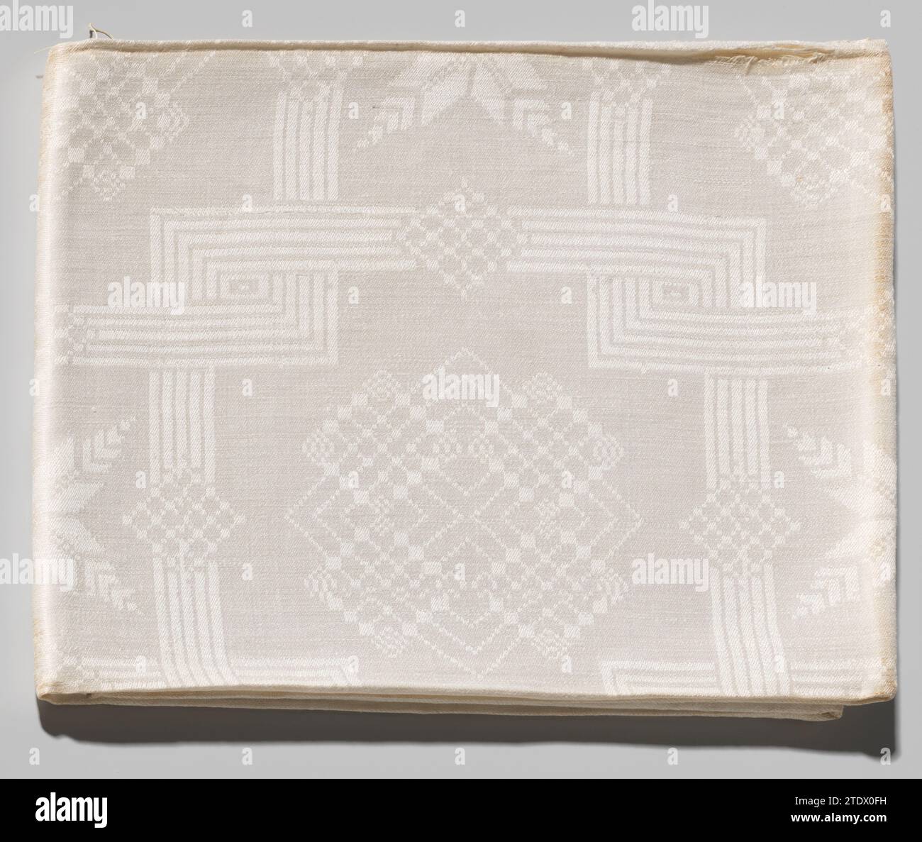 Napkin with iris and the year 1748, anonymous, 1748 Linnamast napkin ...