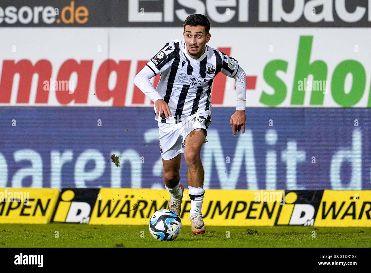 Sandhausen, Deutschland. 19th Dec, 2023. Livan Burcu (SVS, 11), am Ball ...