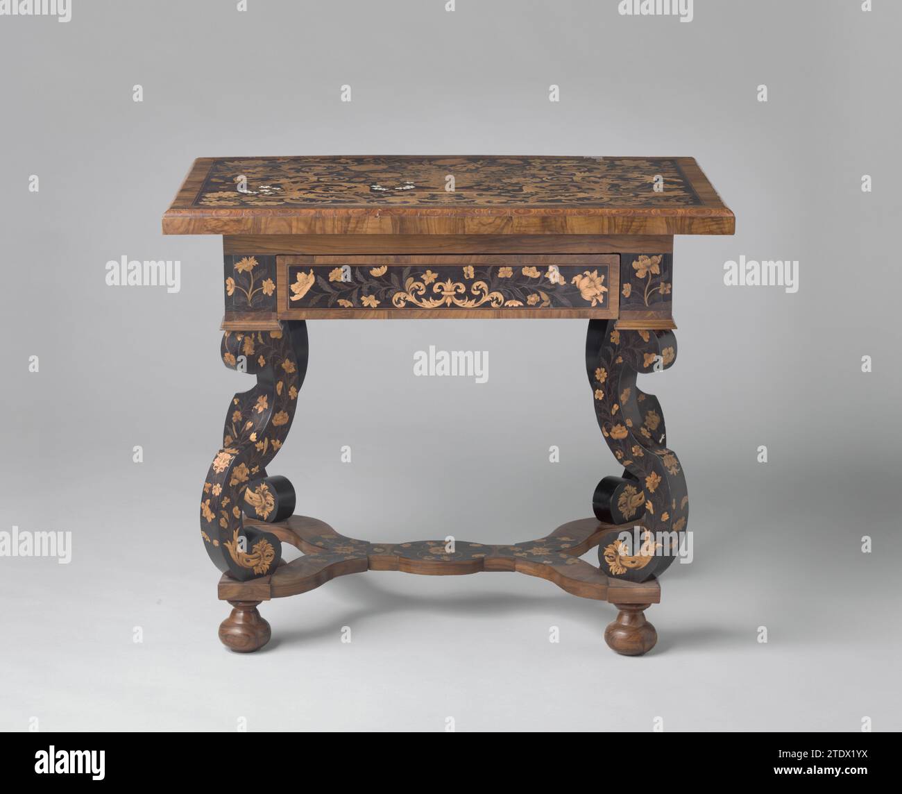 Double cross shaped profiled base hi-res stock photography and images ...