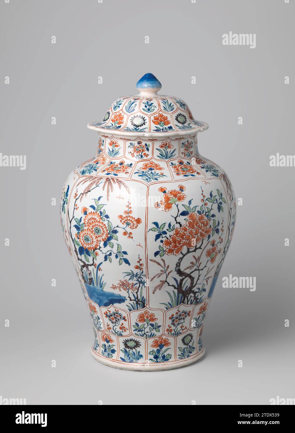 Pot with lid of multicolored painted Faïence, De Roos, c. 1700 - c ...
