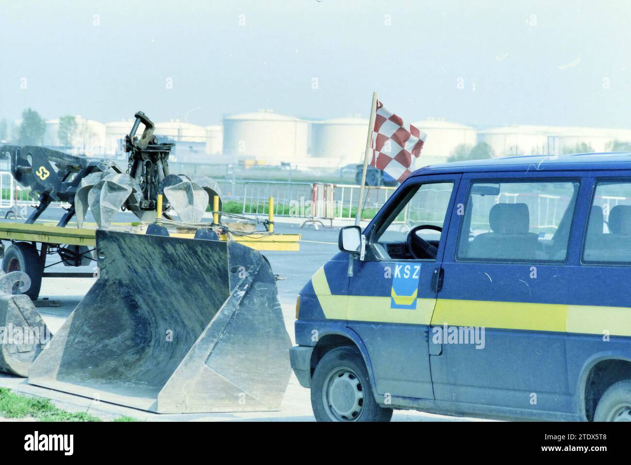 Work on Kaagbaan, Schiphol, Schiphol, 30-04-1997, Whizgle News from the ...
