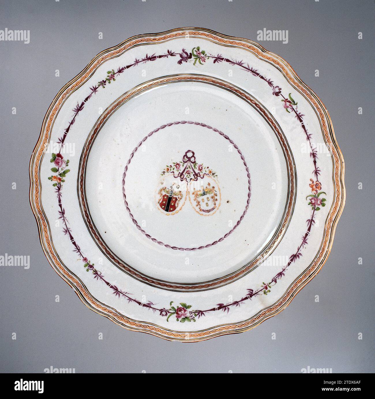 Dish with the arms of the Victor and Van Overstraten family, anonymous ...