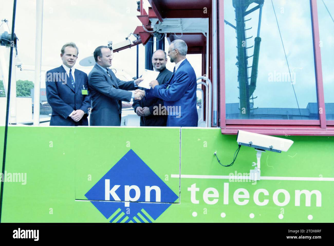 Signing kpn hi-res stock photography and images - Alamy