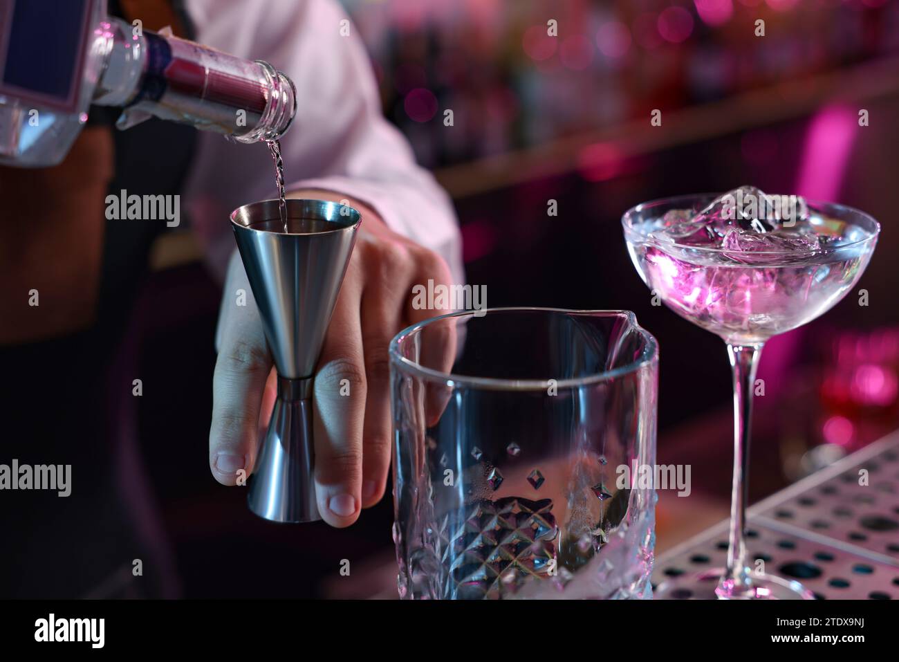 Hand pouring from bottle jigger hi-res stock photography and images - Alamy