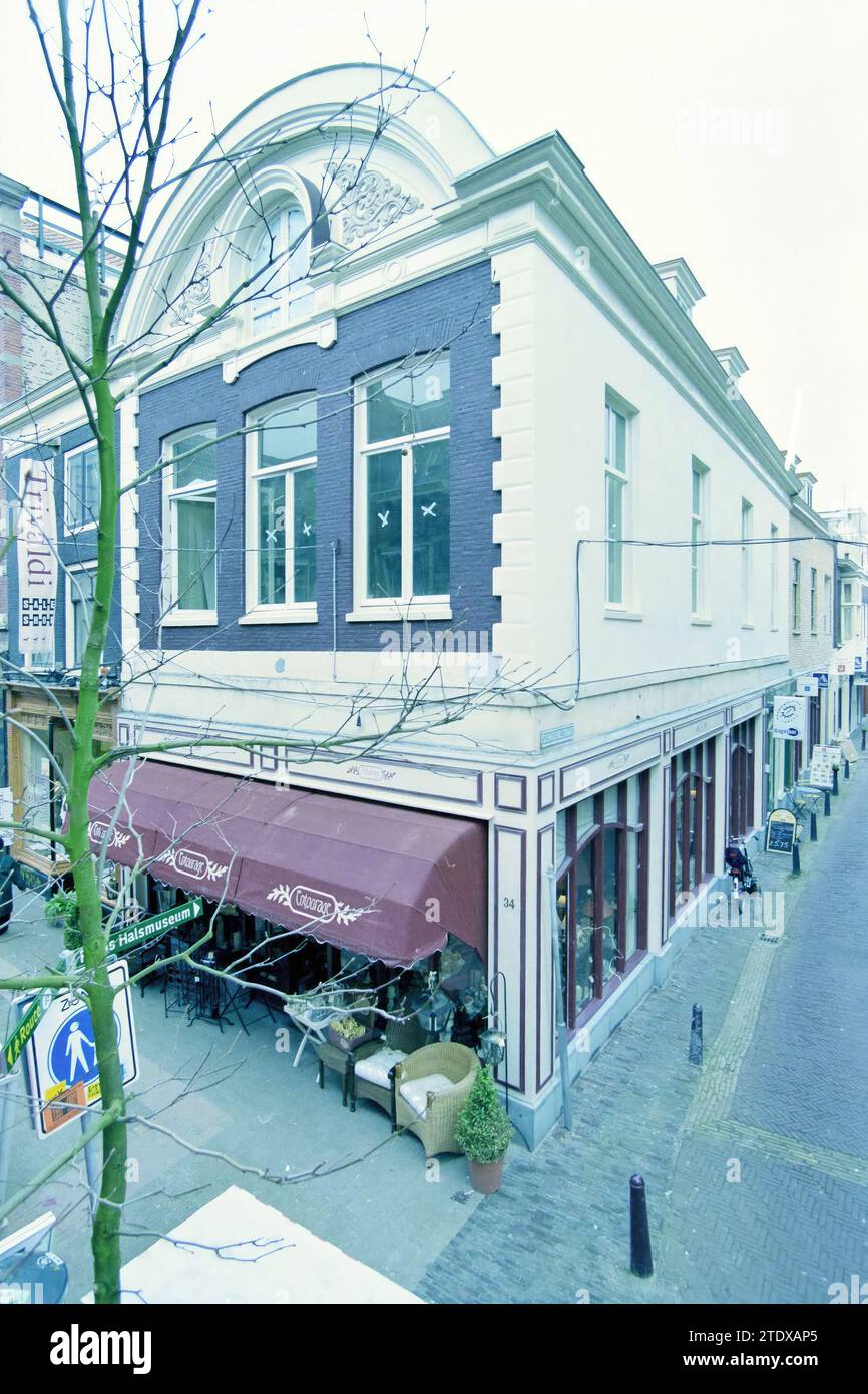 Exterior entourage anegang hi-res stock photography and images - Alamy