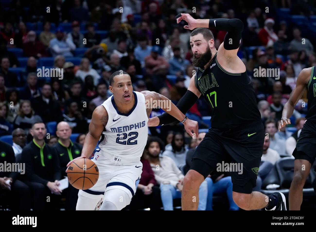 Memphis Grizzlies guard Desmond Bane (22) drives to the basket against ...