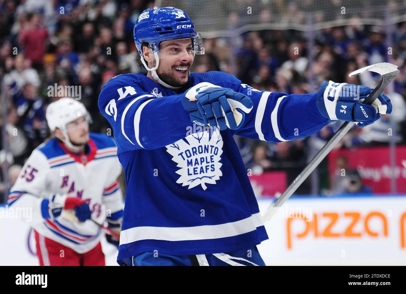 Toronto Maple Leafs forward Auston Matthews (34) celebrates his goal ...