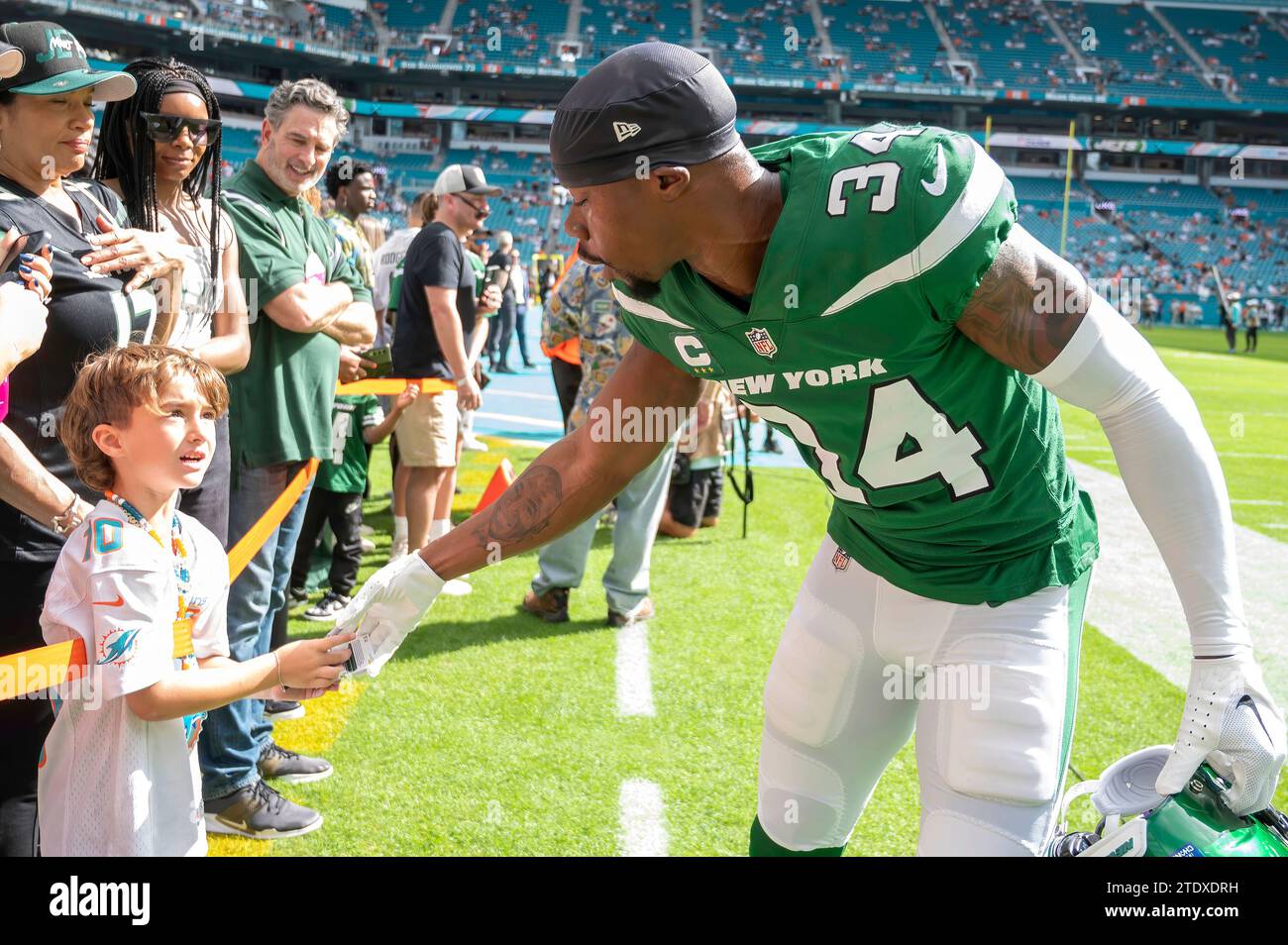 New York Jets cornerback Justin Hardee (34) signs autographs for a ...