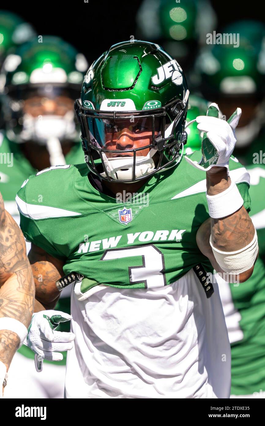 New York Jets safety Jordan Whitehead (3) runs onto the field before an ...