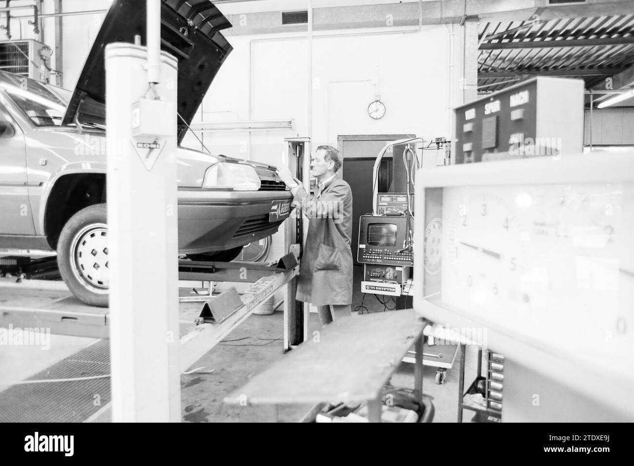 Anwb inspection hi-res stock photography and images - Alamy