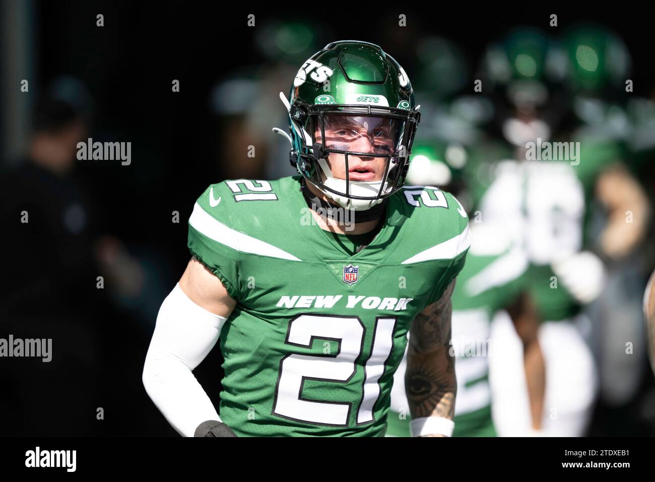 New York Jets safety Ashtyn Davis (21) runs onto the field before an ...