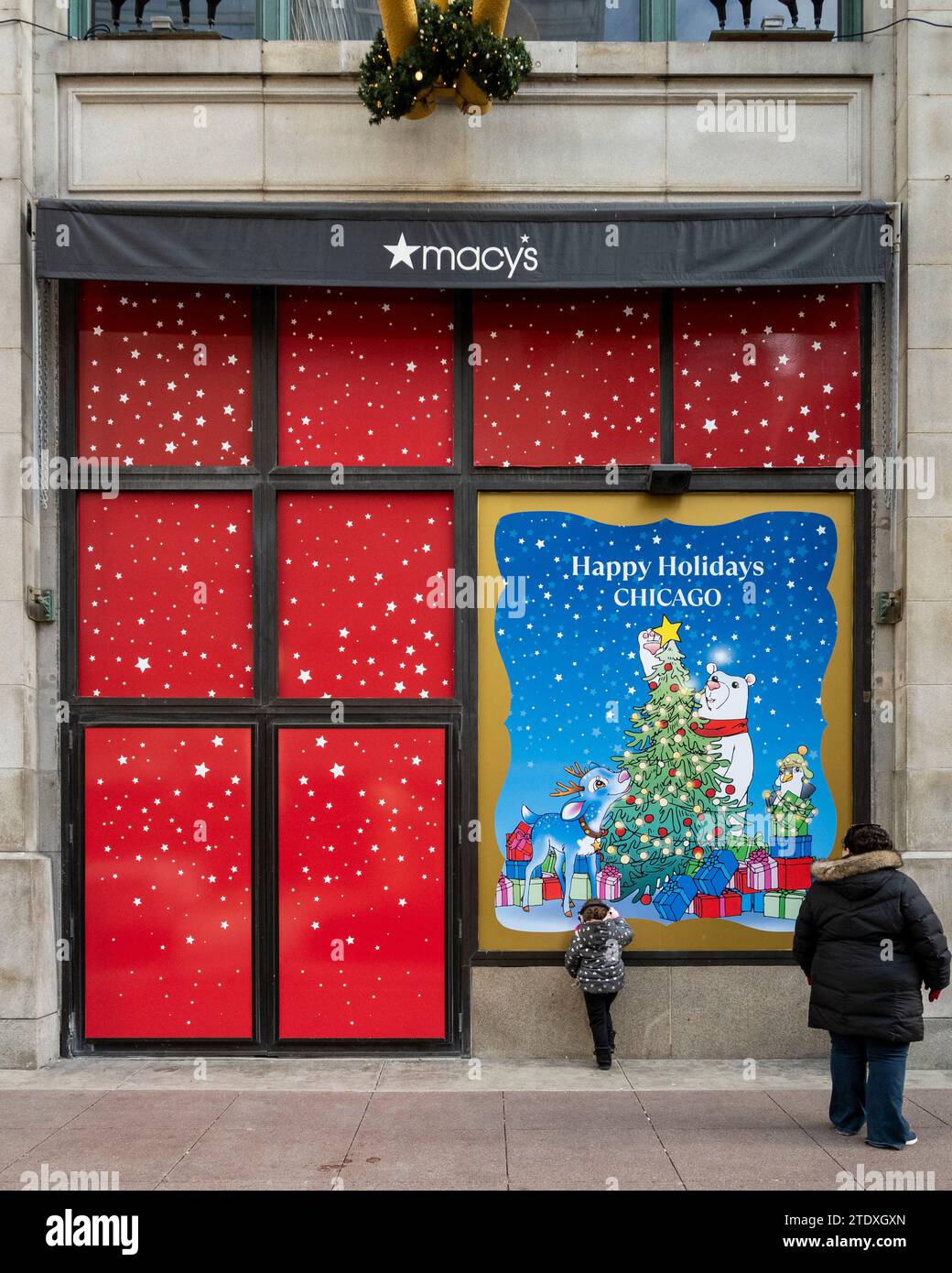 Chicago, USA. 19 December 2023. A general view of the exterior of Macy ...