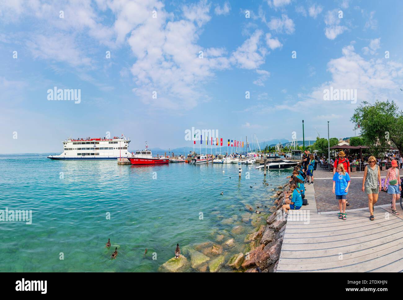 Bardolino: Lago di Garda (Lake Garda), harbor, passenger ship, boats in ...