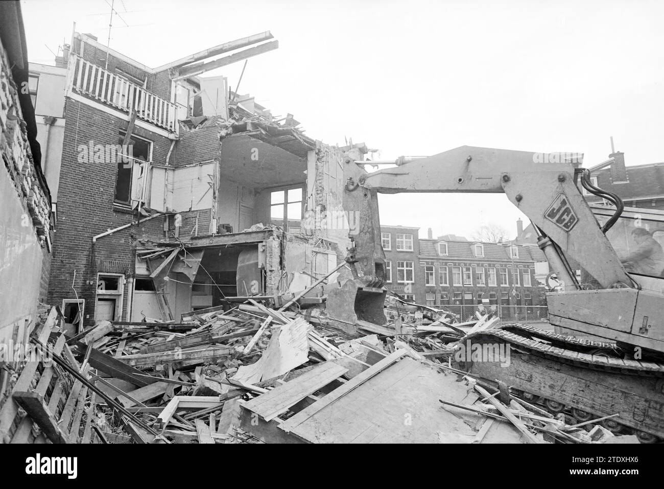 Demolition building wagenpand hi-res stock photography and images - Alamy