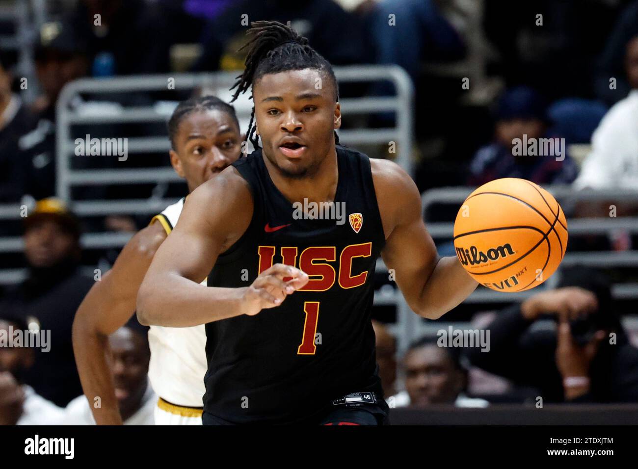 Southern California guard Isaiah Collier (1) brings the ball down court ...
