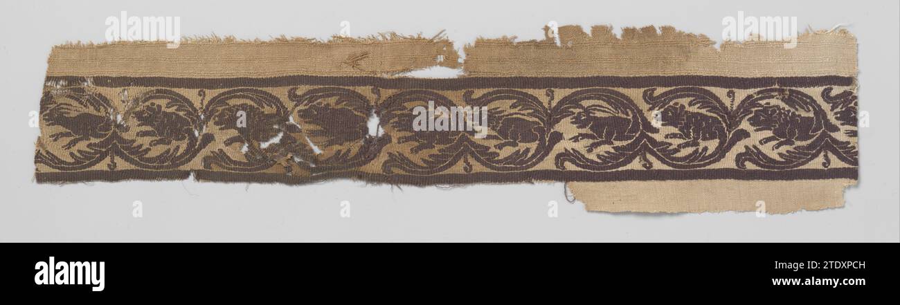 Tissue with ornamental strip, anonymous, c. 400 - c. 500 Natural linen ...