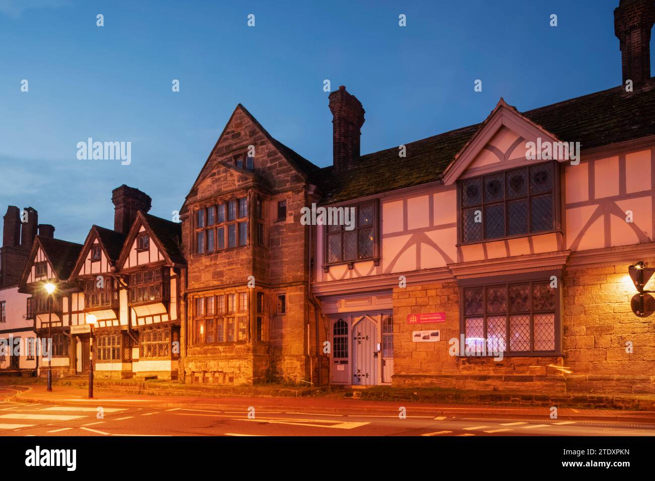 Street scene with tudor era buildings hi-res stock photography and ...