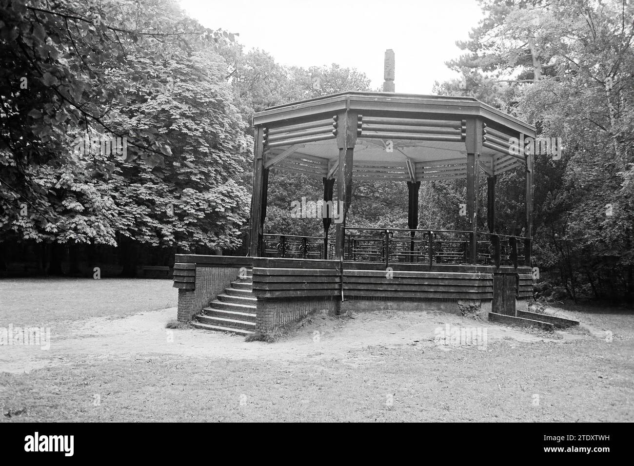Bandstand velserbeek bandstand santpoort hi-res stock photography and ...