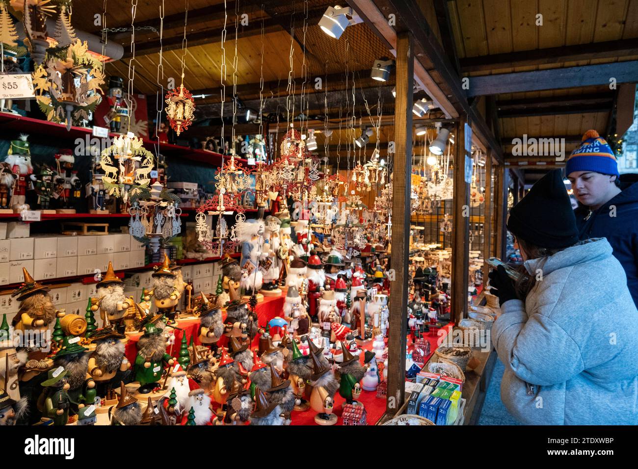 Chicago daley plaza food hi-res stock photography and images - Alamy