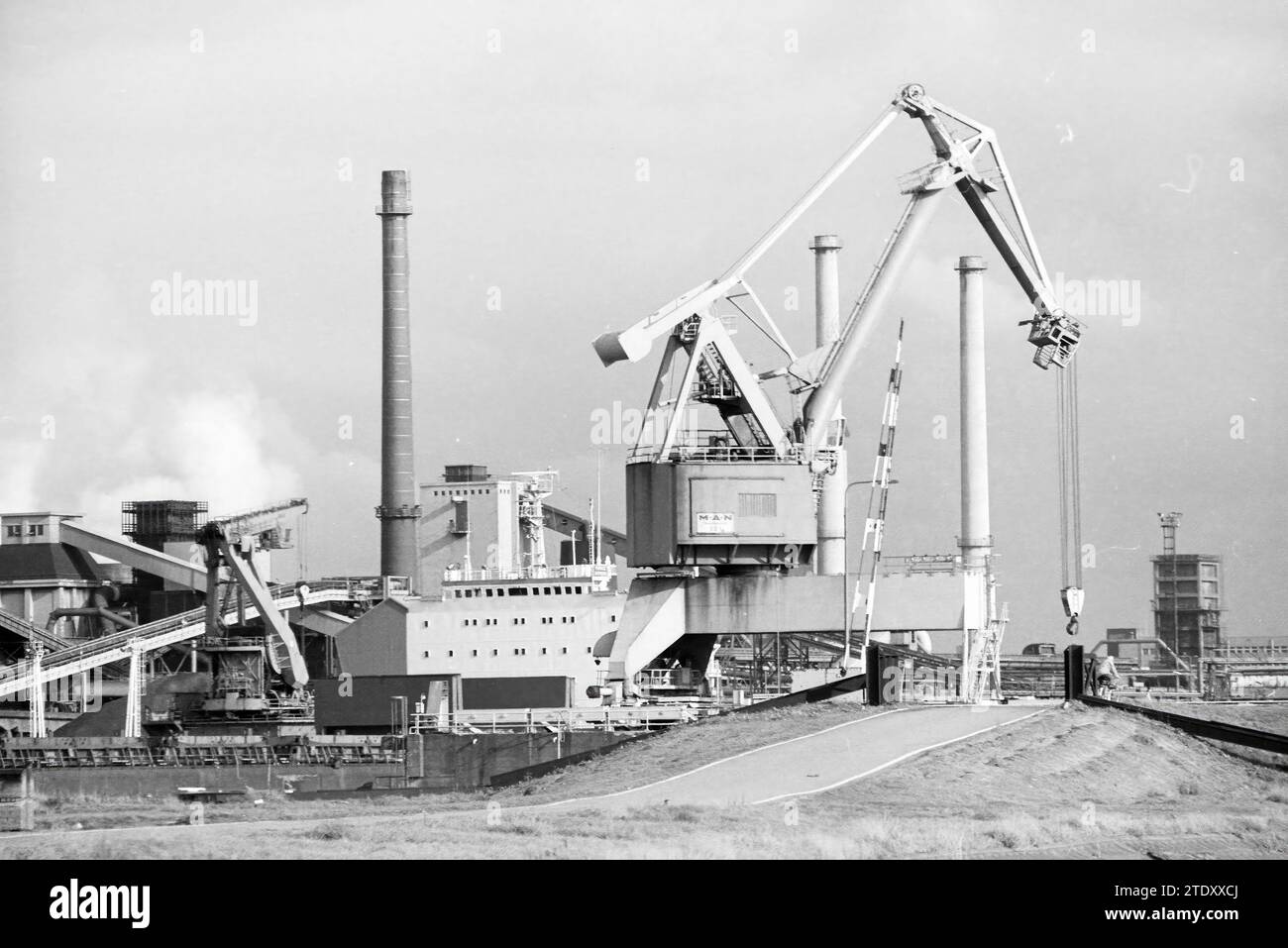 Hoogovens railway crossing hi-res stock photography and images - Alamy