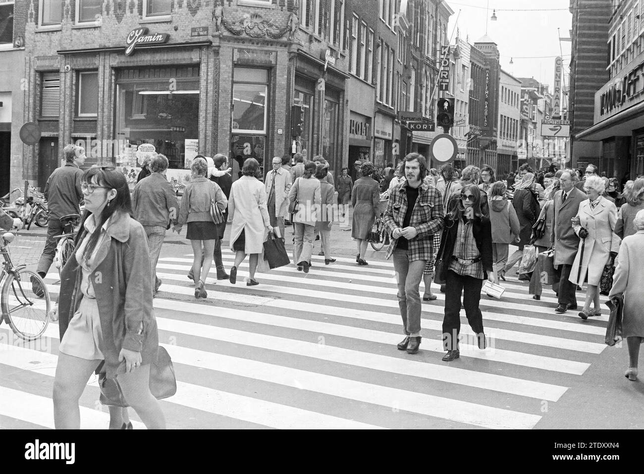 Shopping people in Haarlem., People and things, 04-05-1974, Whizgle ...