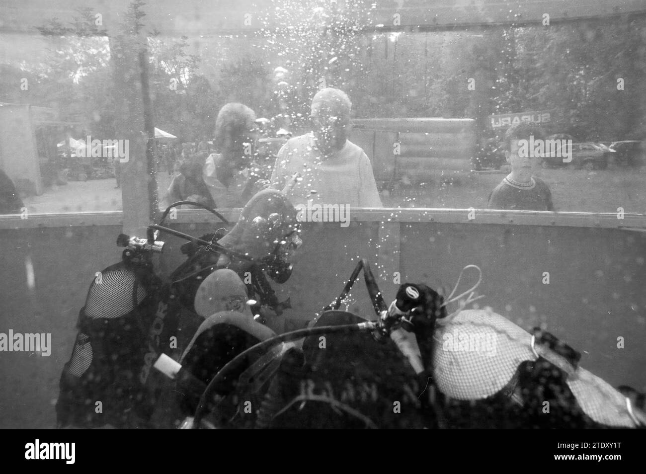 Holland Diving and divers in water tank, 10-07-1992, Whizgle News from ...