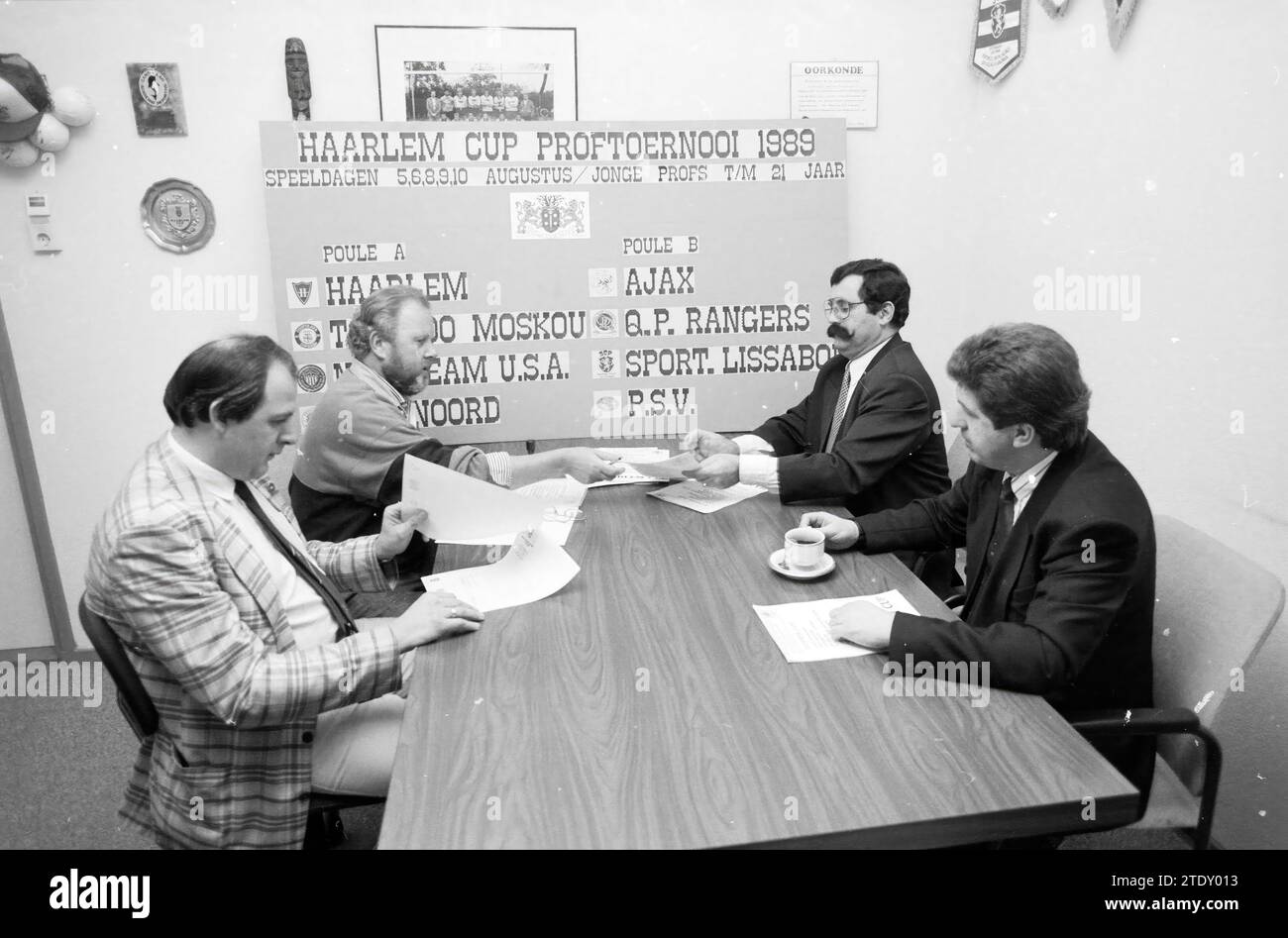 Haarlem Cup, sign contract with Lisbon, sign contract, 15-03-1989 ...