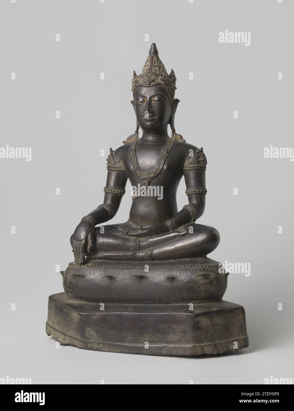 Crowned Buddha, Anonymous, 1400 - 1600 Buddha (crowned) sat on single ...