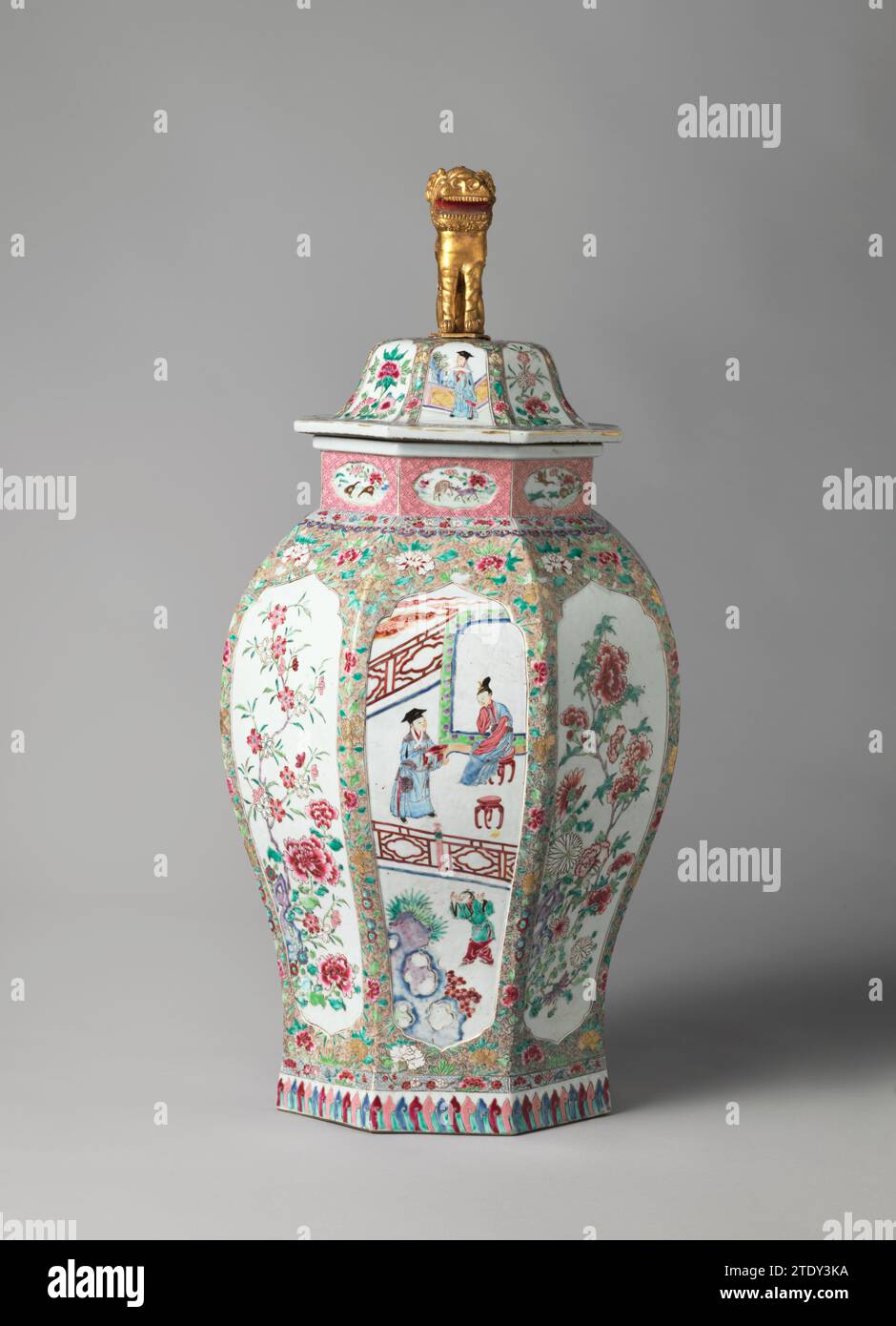 Eight cartouches alternating hi-res stock photography and images - Alamy