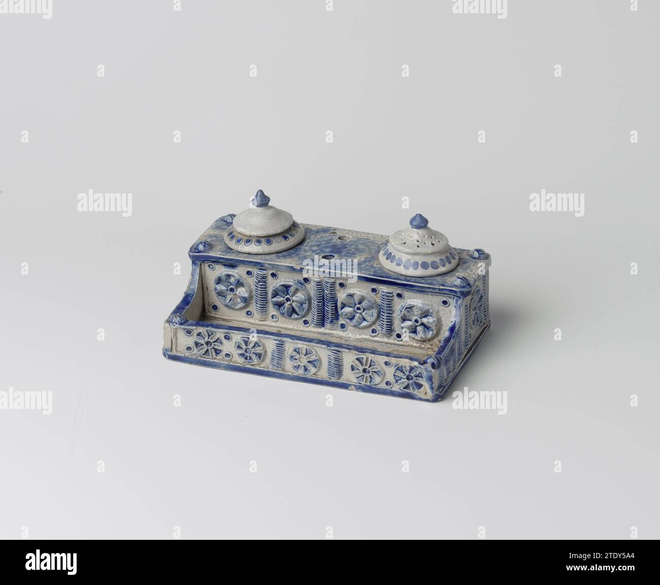 Ink stand with flower roundels, anonymous, c. 1750 - c. 1799 Ink set of ...