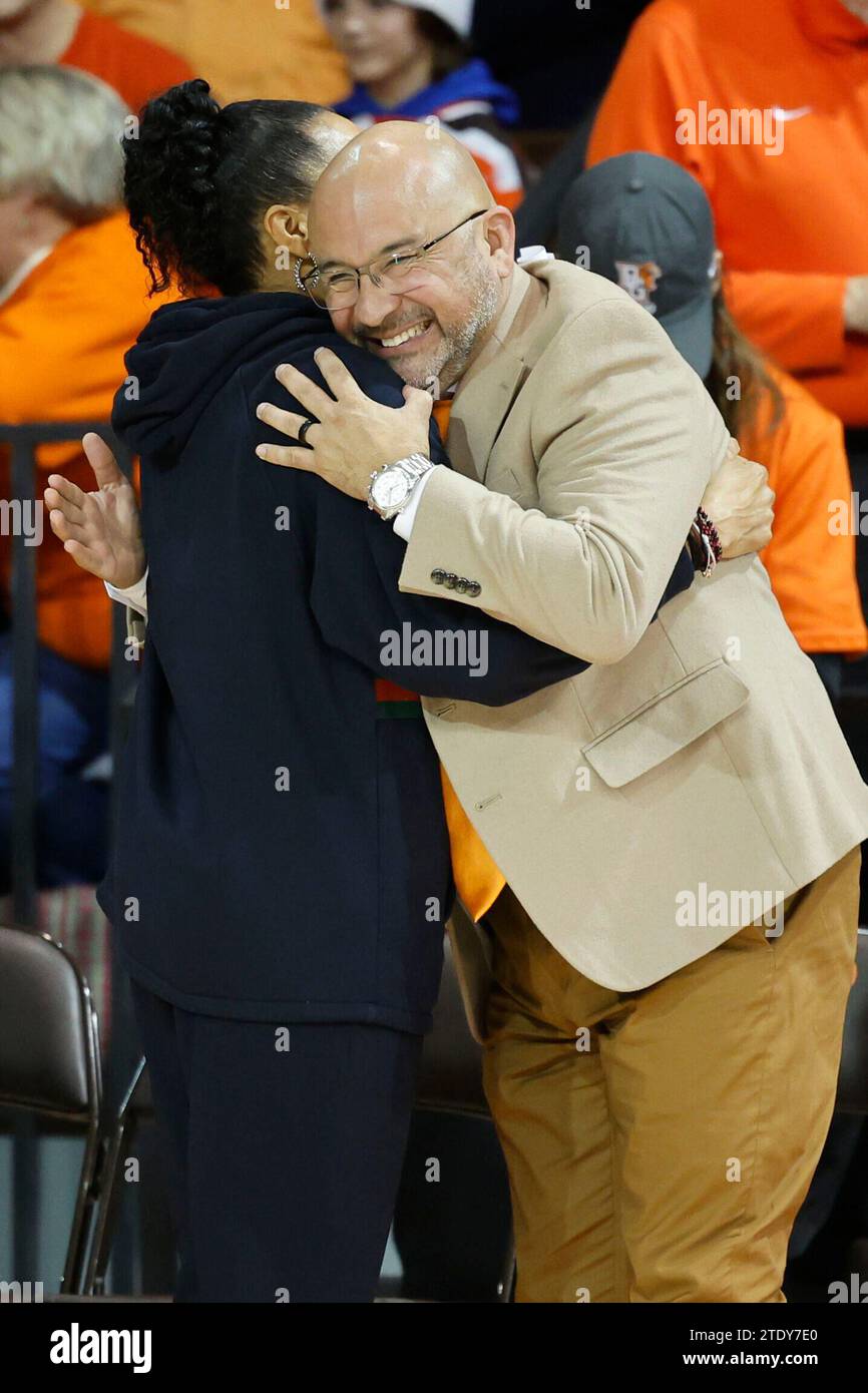 South Carolina head coach Dawn Staley and Bowling Green head coach Fred ...