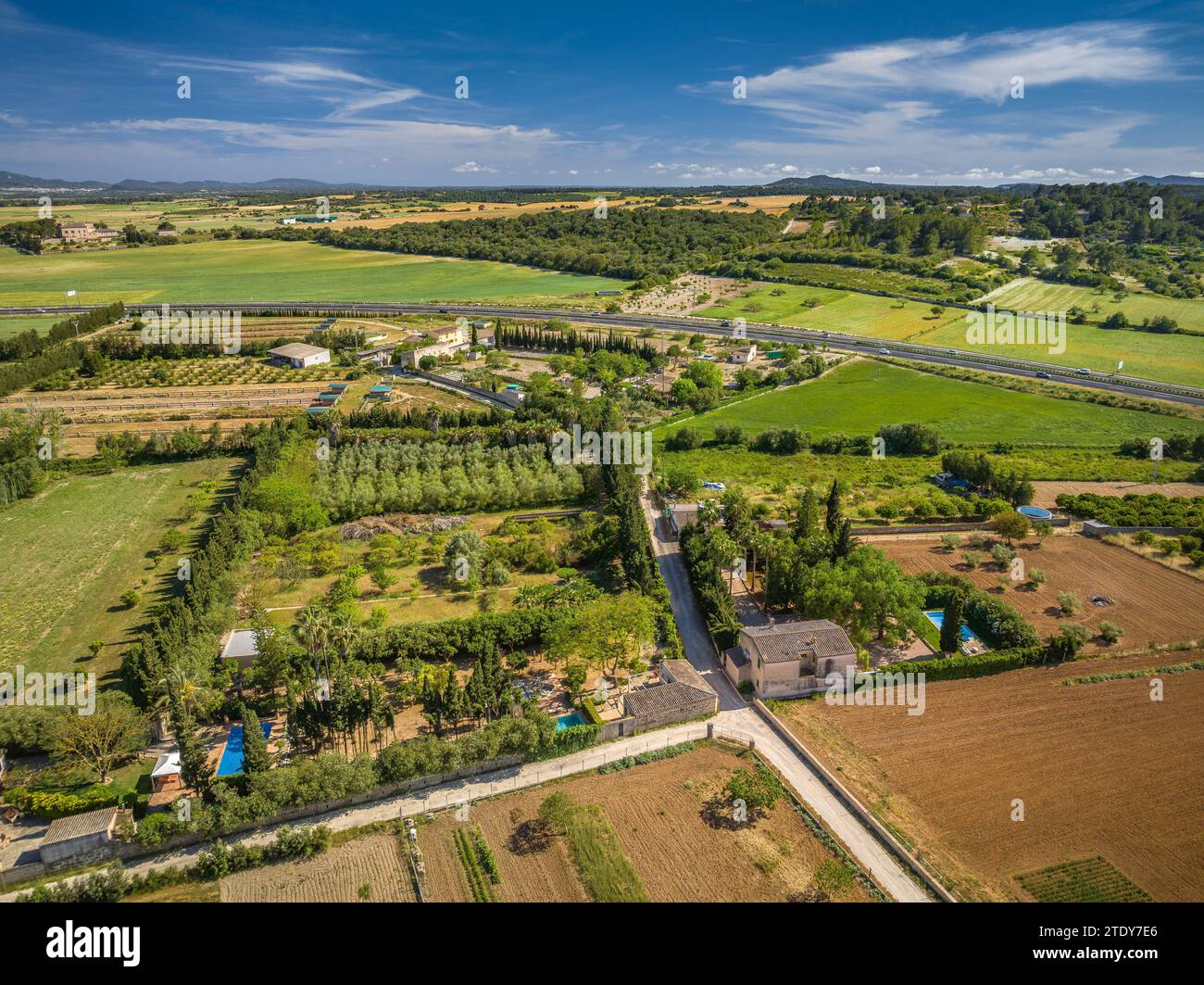 Paisaje forestal camino rural hi-res stock photography and images - Alamy