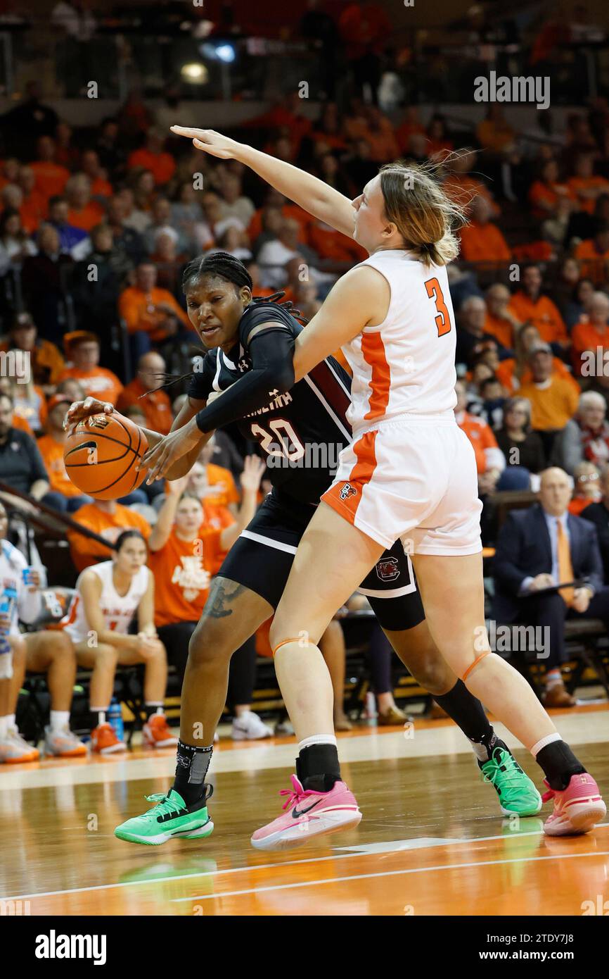 South Carolina forward Sania Feagin (20) is defended by Bowling Green ...