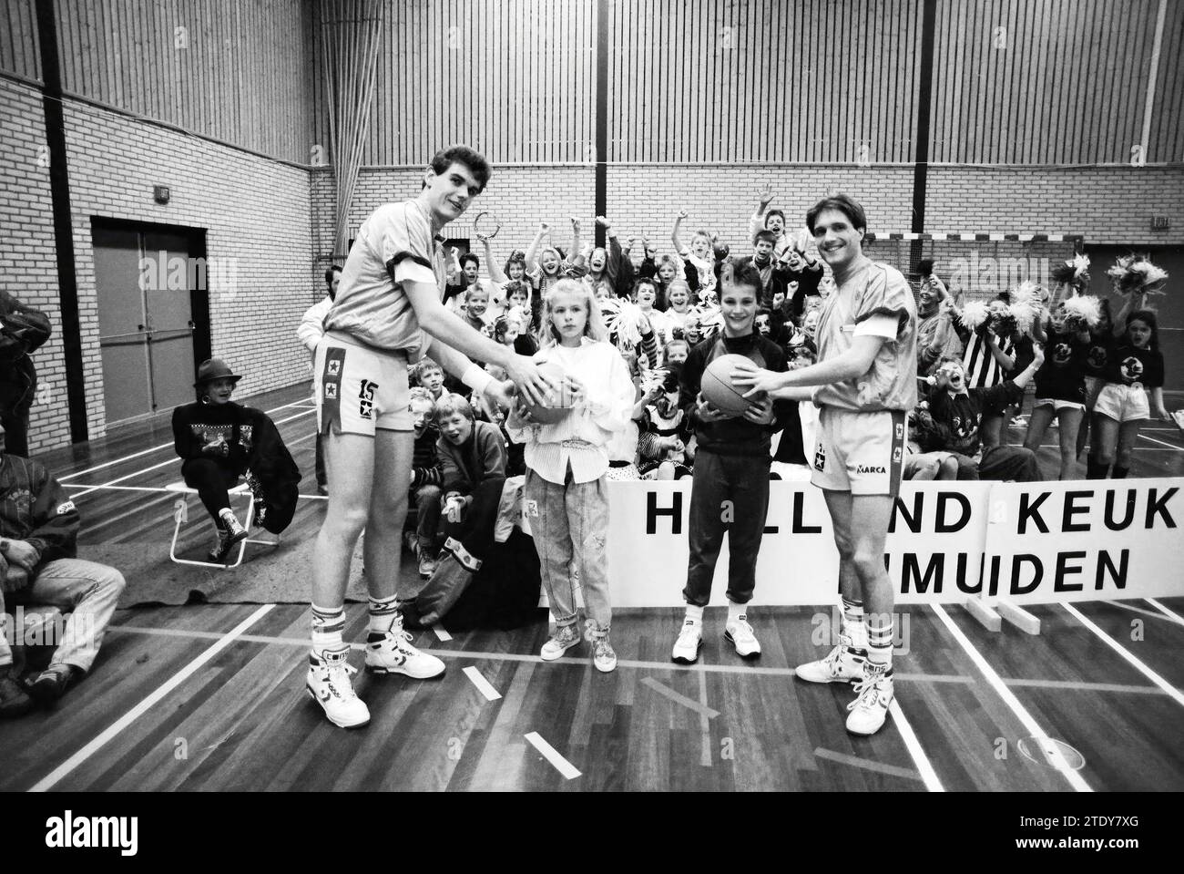 Presentation of prize to school for the Akrides basketball match, Award ...