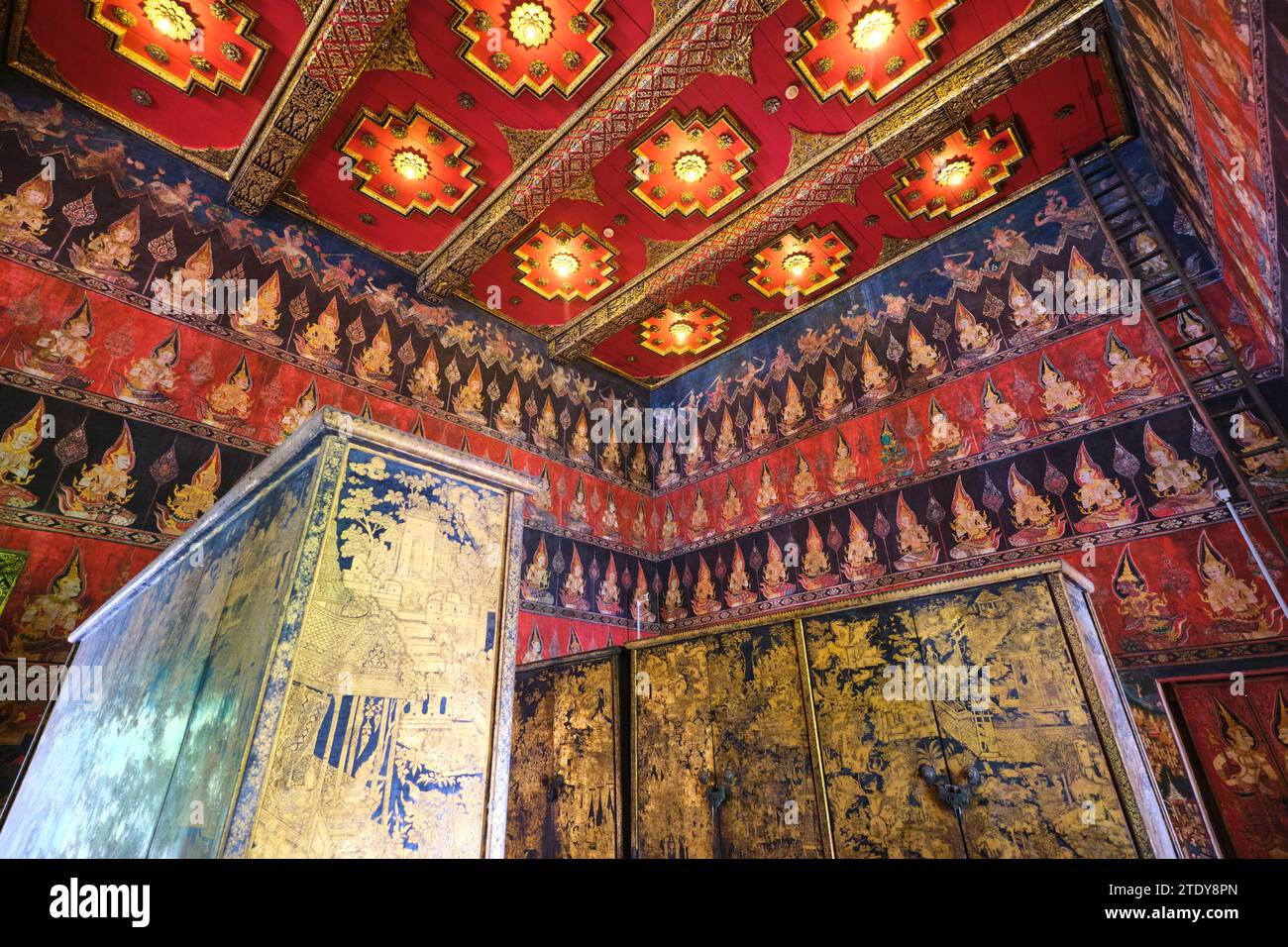 Bangkok museum cabinet hi-res stock photography and images - Alamy