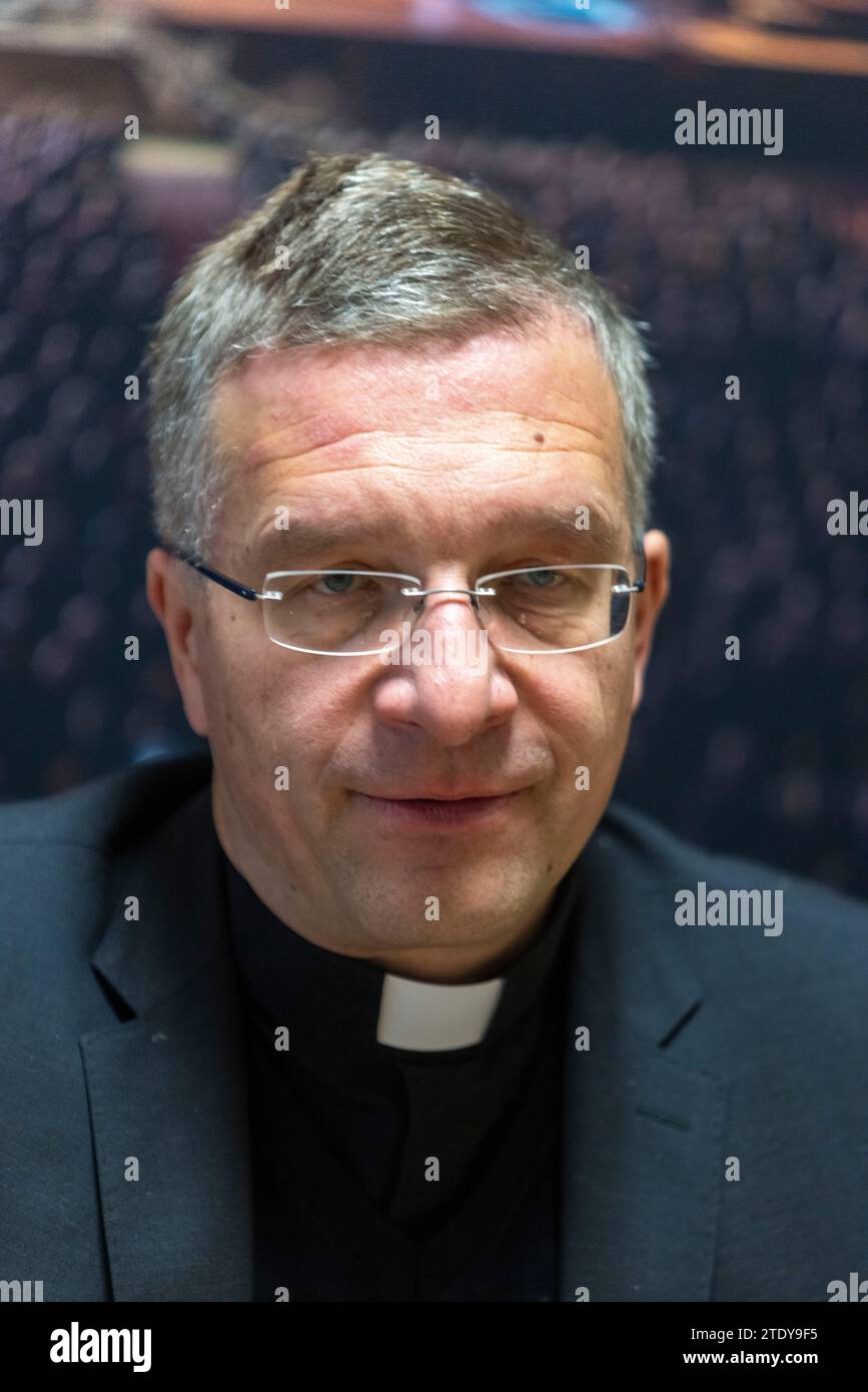 Fulda, Germany. 08th Dec, 2023. Bishop Michael Gerber of Fulda speaks ...