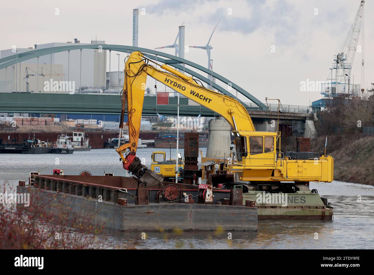 18 December 2023, Saxony-Anhalt, Magdeburg: View of the construction ...