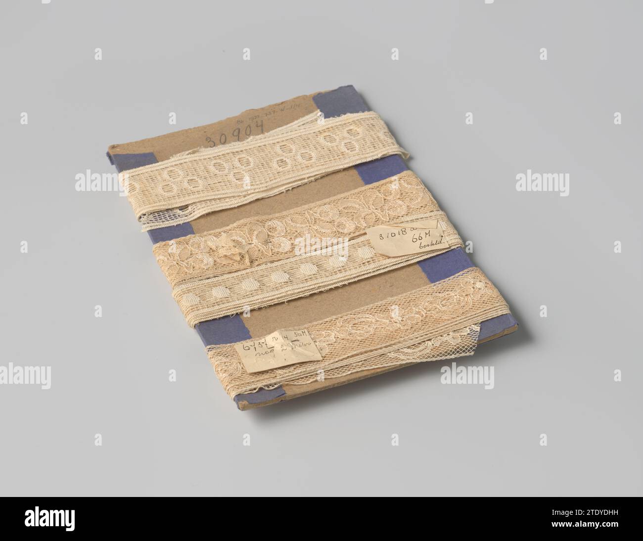 Intermediate installation of cream -white machine side with pattern of ...