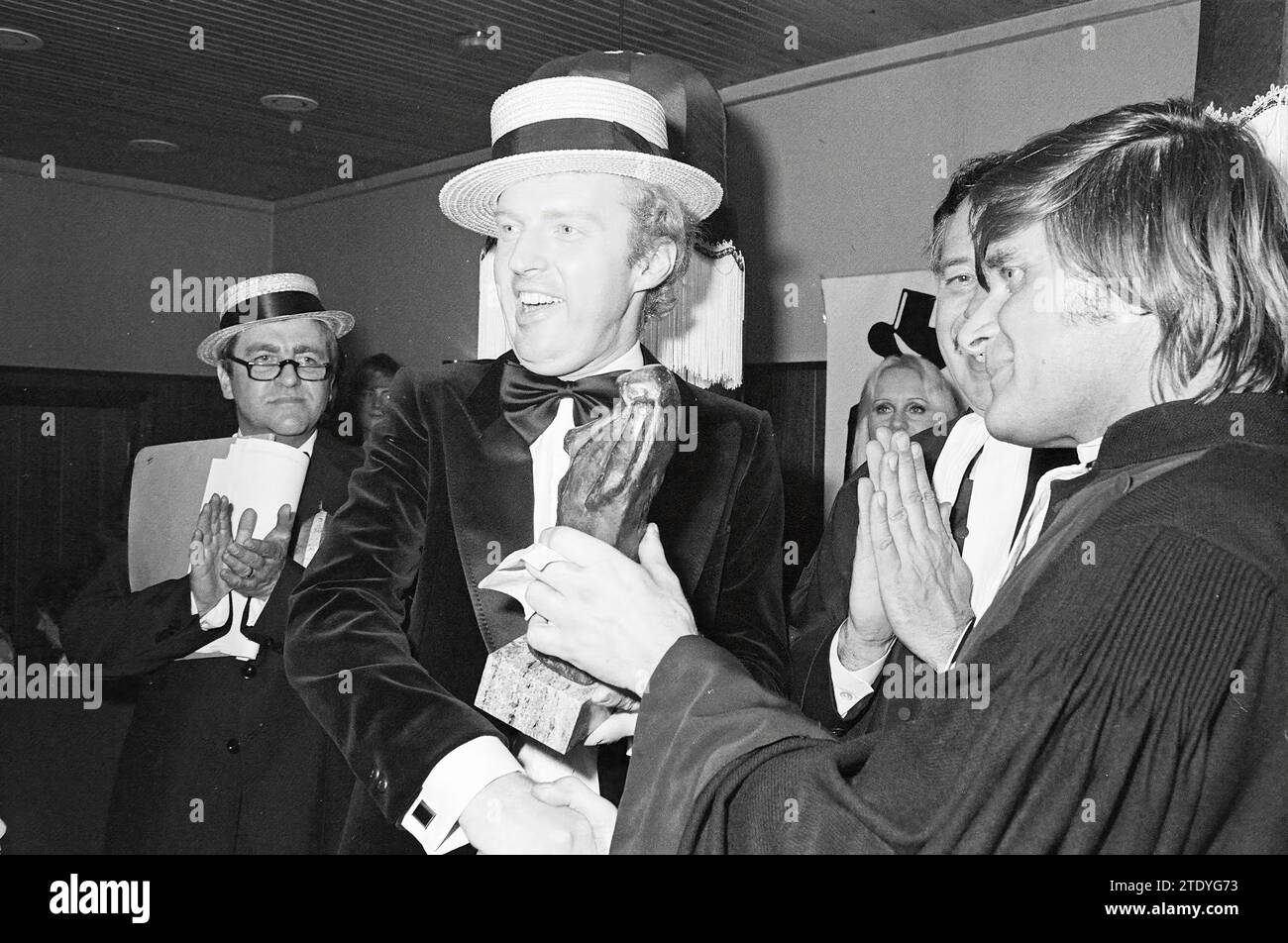 Loeres presentation andre van duin hi-res stock photography and images ...