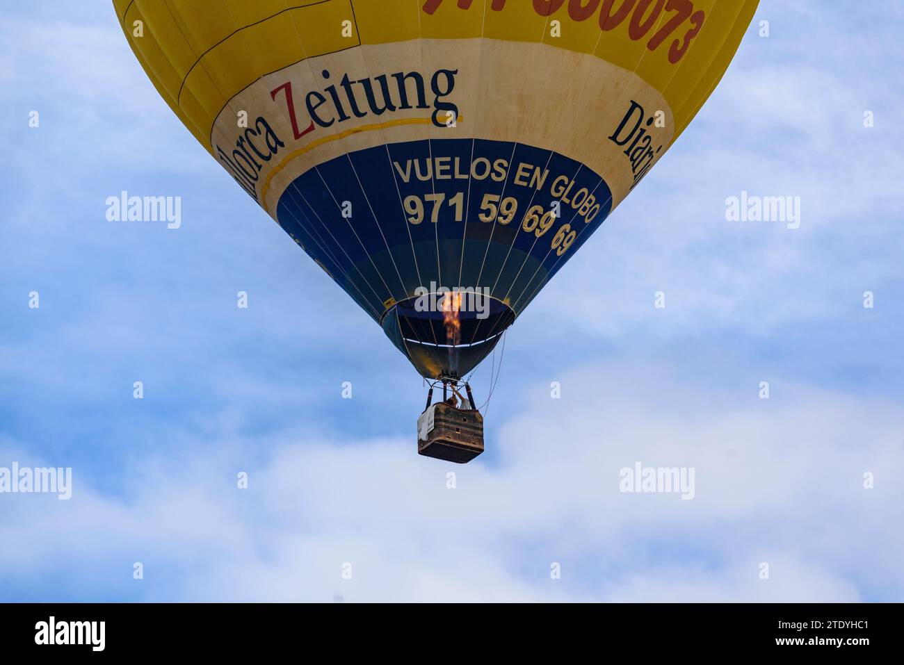 Globo aerostatico globo aerostatico hi-res stock photography and images ...