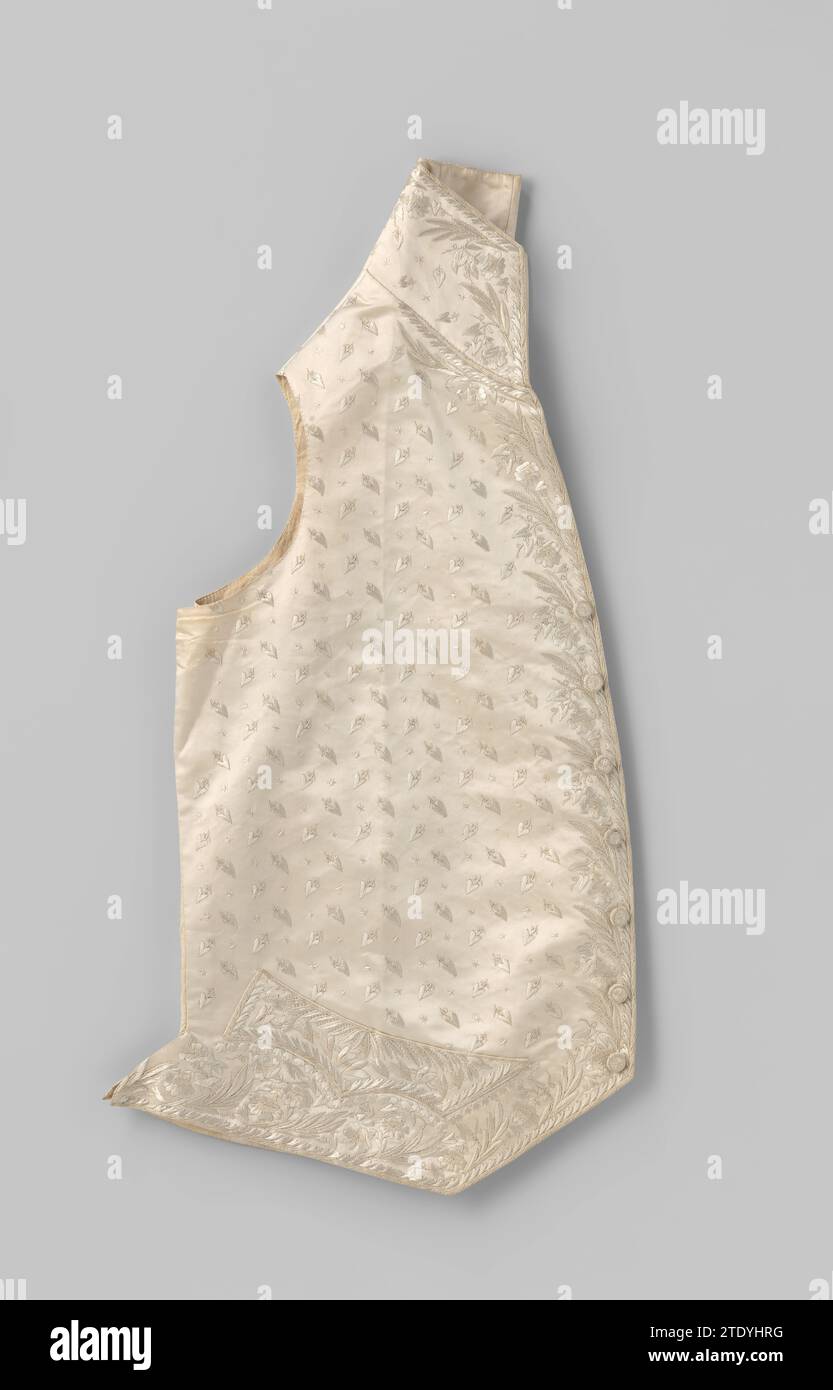 Card-colored satin with high upright collar, slanted front fronts and ...