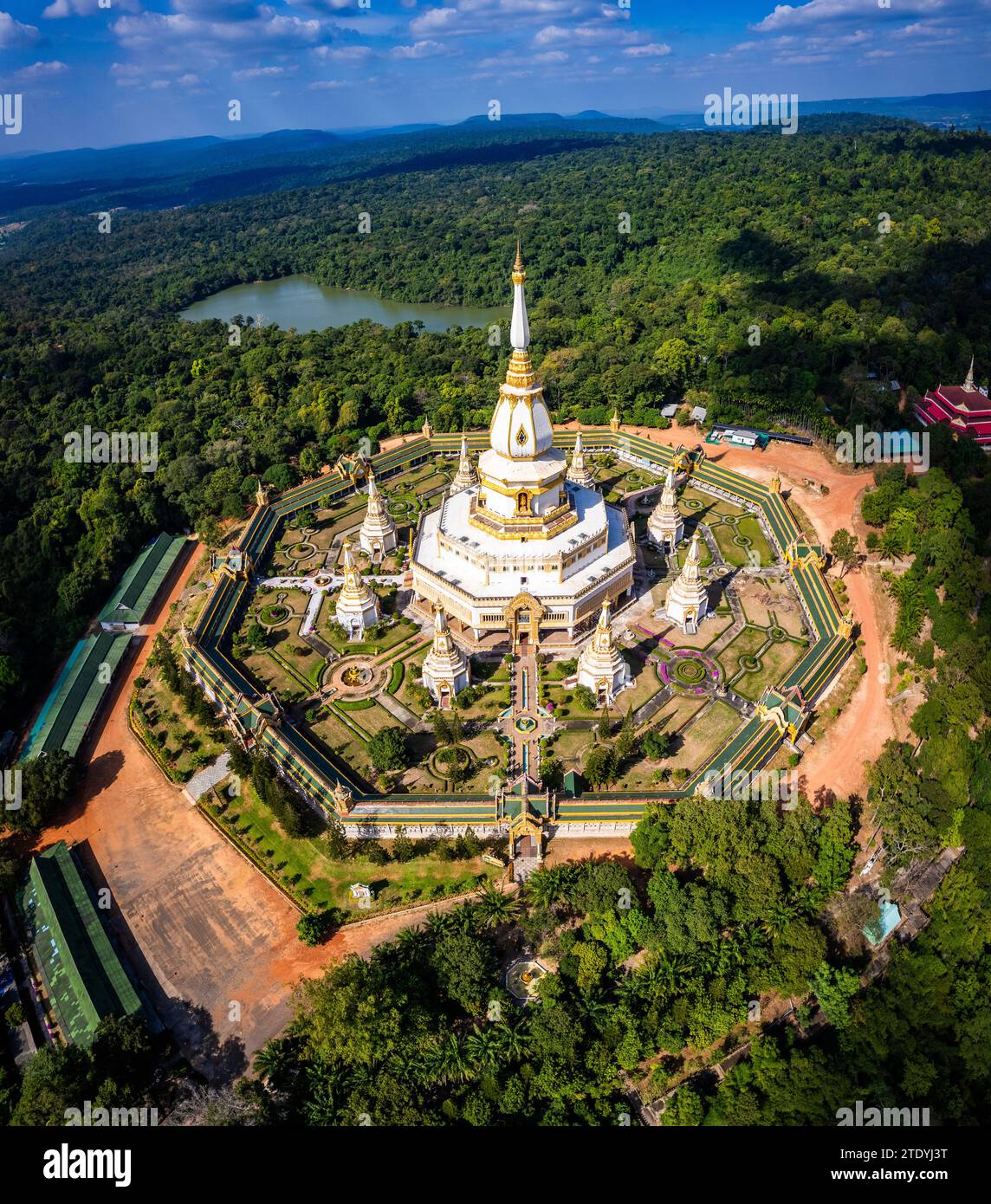 Phra Maha Chedi Chai Mongkhon in Roi Et, Thailand Stock Photo - Alamy
