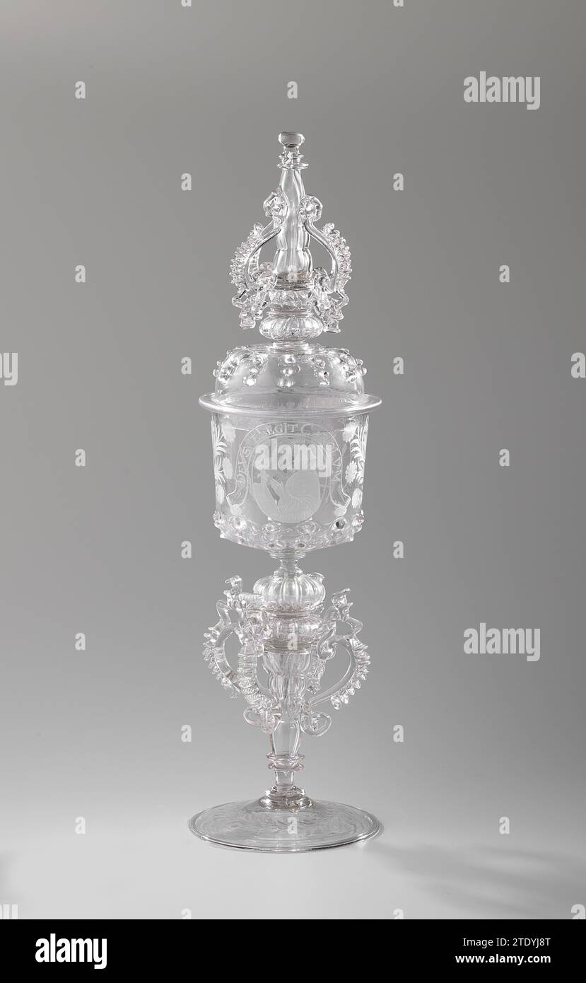 Double lobe shape hi-res stock photography and images - Alamy